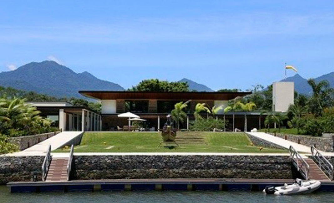 Take A Tour Of The £7.2m Mansion Neymar Bought To Celebrate New ...