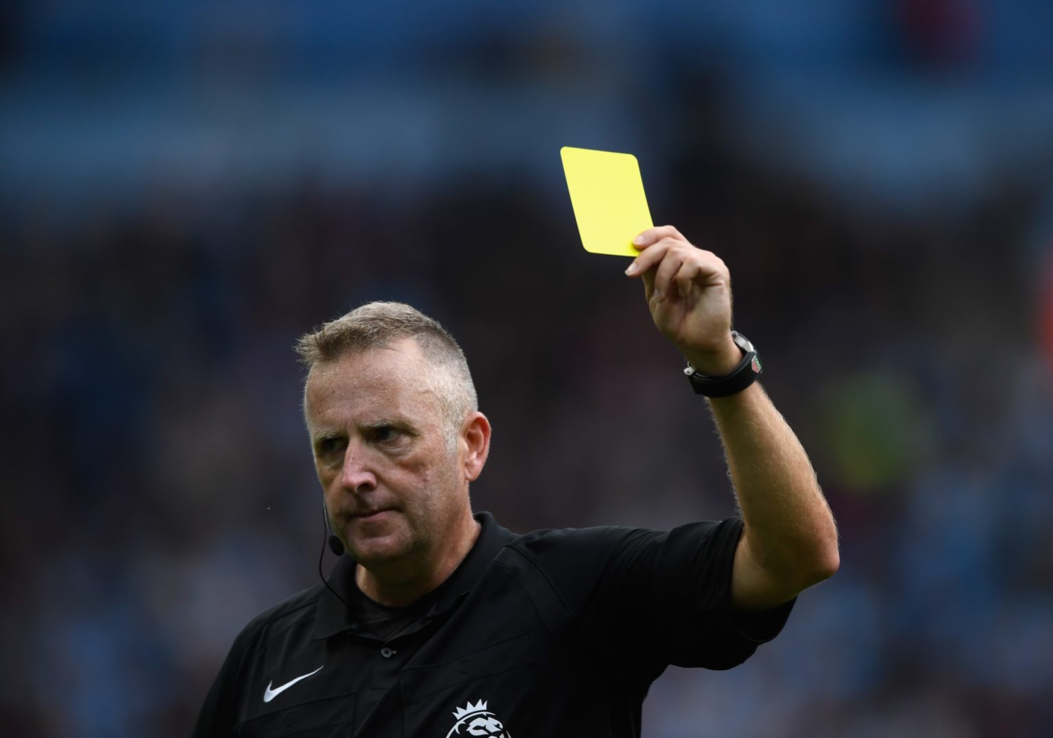 Premier League referees are paying by bonus for each mistake they make